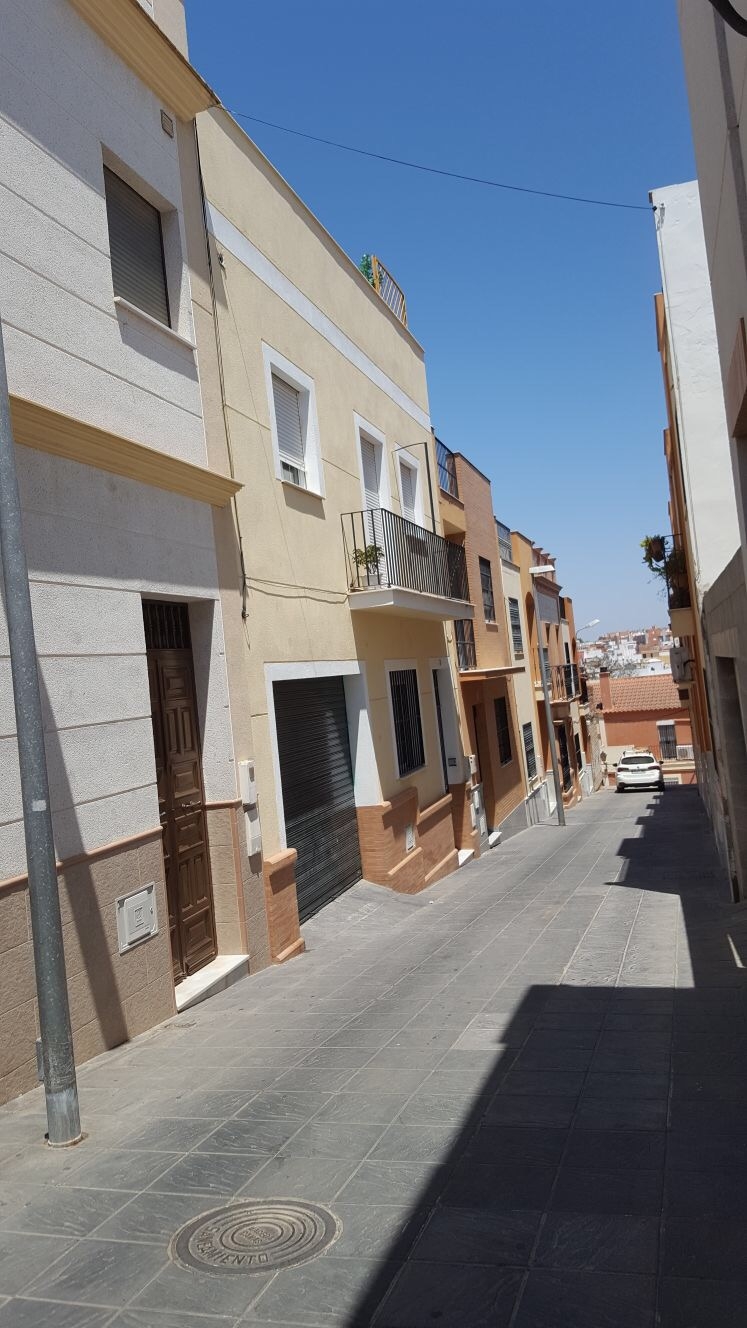 Casas / Chalets / Adosados en Sevilla | Casa con almacén grande