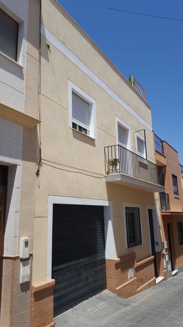 Casas / Chalets / Adosados en Sevilla | Casa con almacén grande